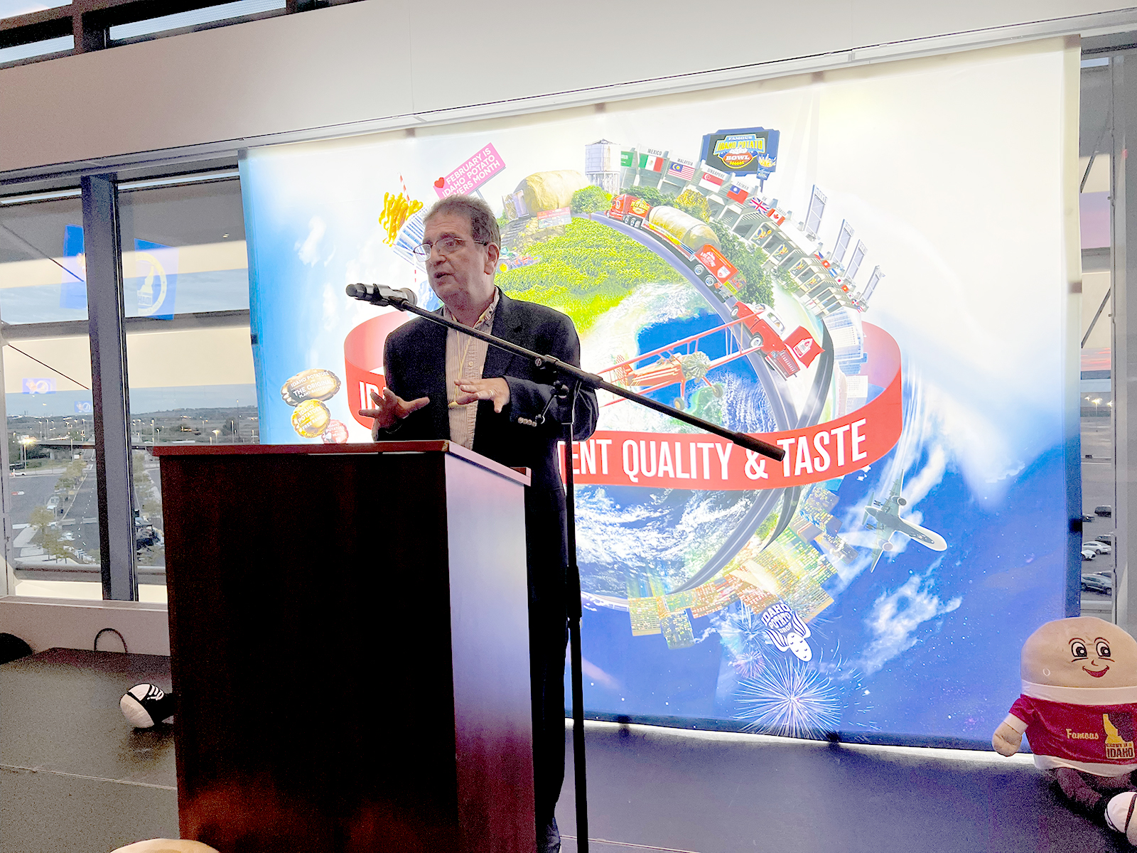 Giant icon inspires at EPC Tailgate | Produce News